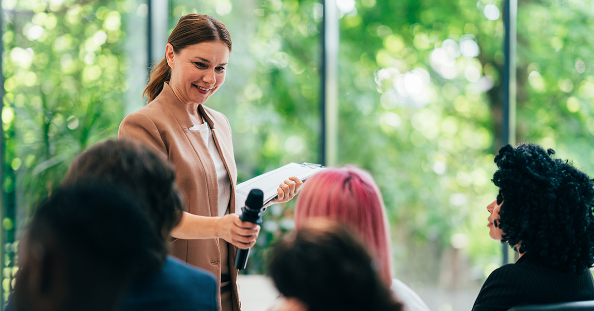Overcoming Stage Fright: 10 Steps To Deal With Public Speaking Anxiety